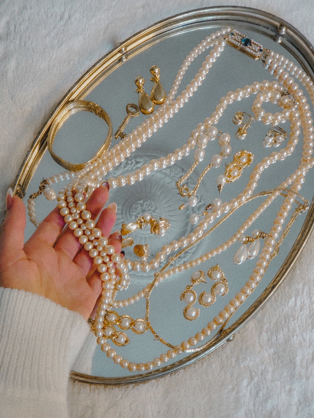 Simply Classic. - The Women Team